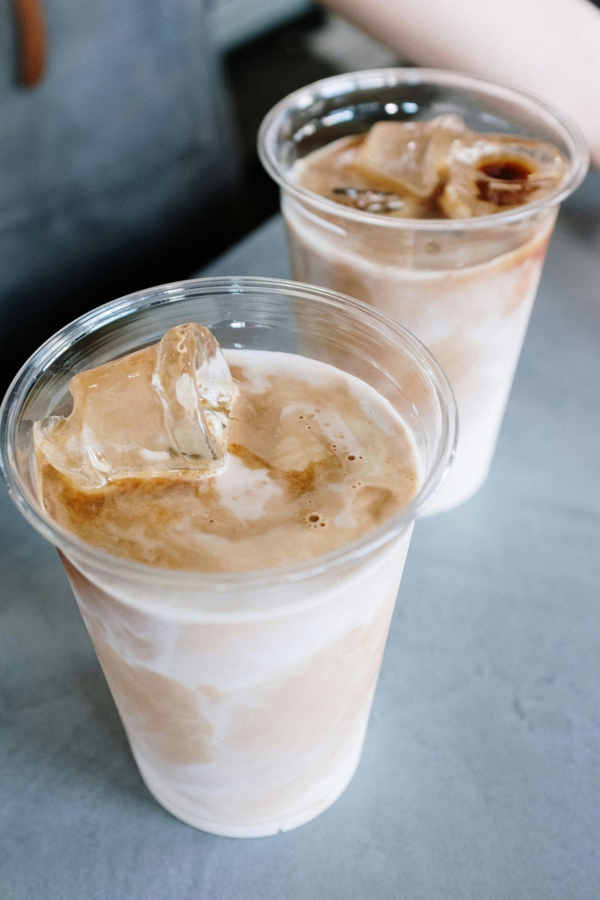 Caurspīdīgās glāzes – AURON COFFEE ROASTERY